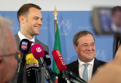 Manuel Neuer erhält den Verdienstorden des Landes Nordrhein-Westfalen ...